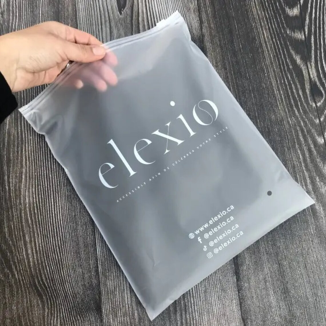 حلول متينة لتغليف أكياس تي شيرت مطبوعة شفافة آمن ومتعدد الاستخدامات