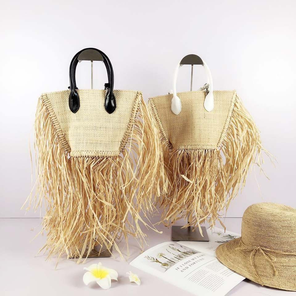 Shop Our Factory Fashion Tassel Raffia Straw Shoulder Bag