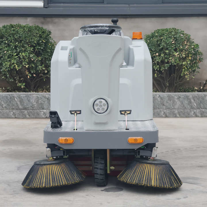 3-Wheel Road Cleaning Equipment with Water Spraying Function Floor ...