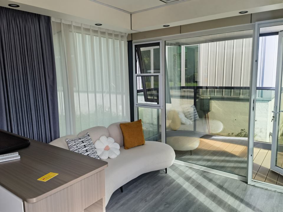 Mobile Space Capsule - Innovative 2025 Greenhouse Solutions