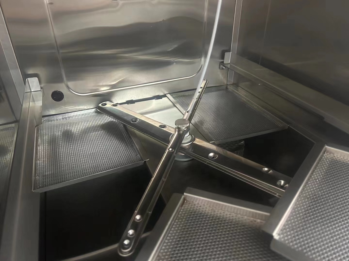 How to Choose a Commercial Dishwasher Machine Under Counter