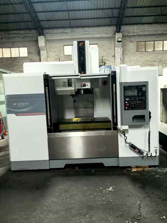 Centro de mecanizado de moldes de metal VMC Vertical CNC Machine Tool ...
