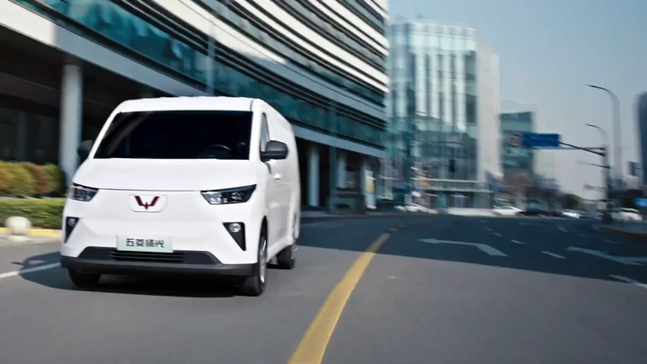 Wuling MPV Electric Mini Bus Taxi - Efficient & Reliable