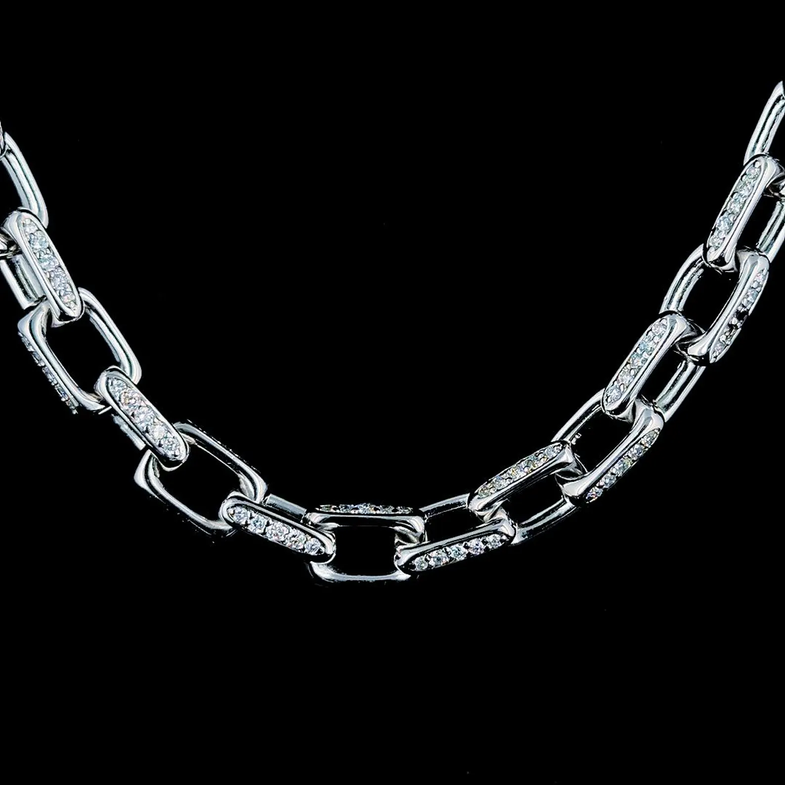 Stylish Designs for Every Occasion: Stunning avira jewel Collection
