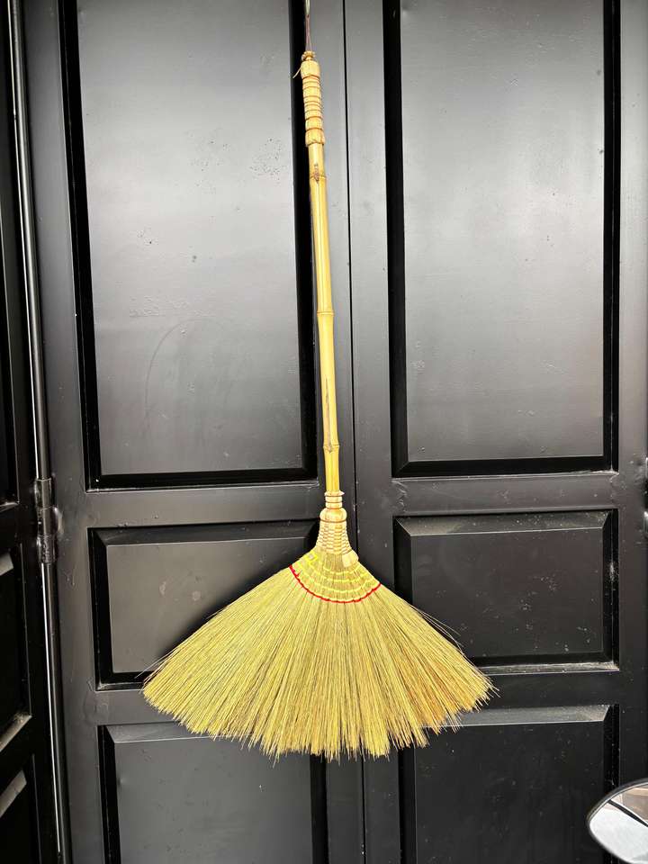 Classic Plastic Wire Handle Coconut Fiber Grass Broom Medium Bristle ...
