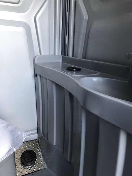 China HDPE Plastic Movable Portable Mobile Toilet for Sale