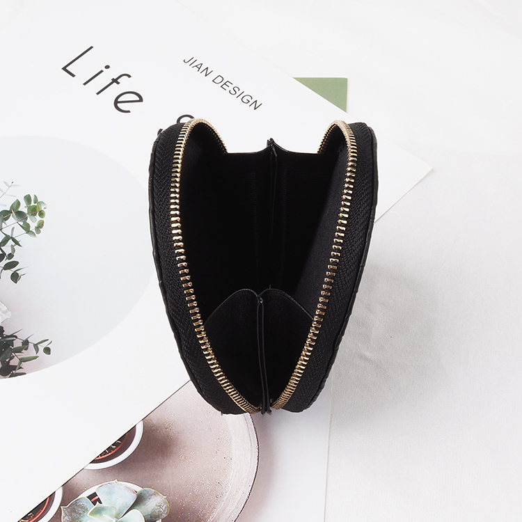 Stylish and Durable round metal coin purse for Business Buyers Worldwide