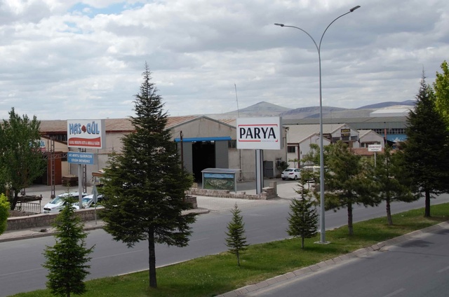 Discover abu hail metro station Bus Shelter | Yeroo