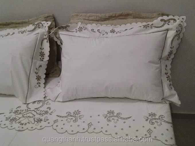 Embroidered White Bedding Set with Pillowcases & OEM Customization
