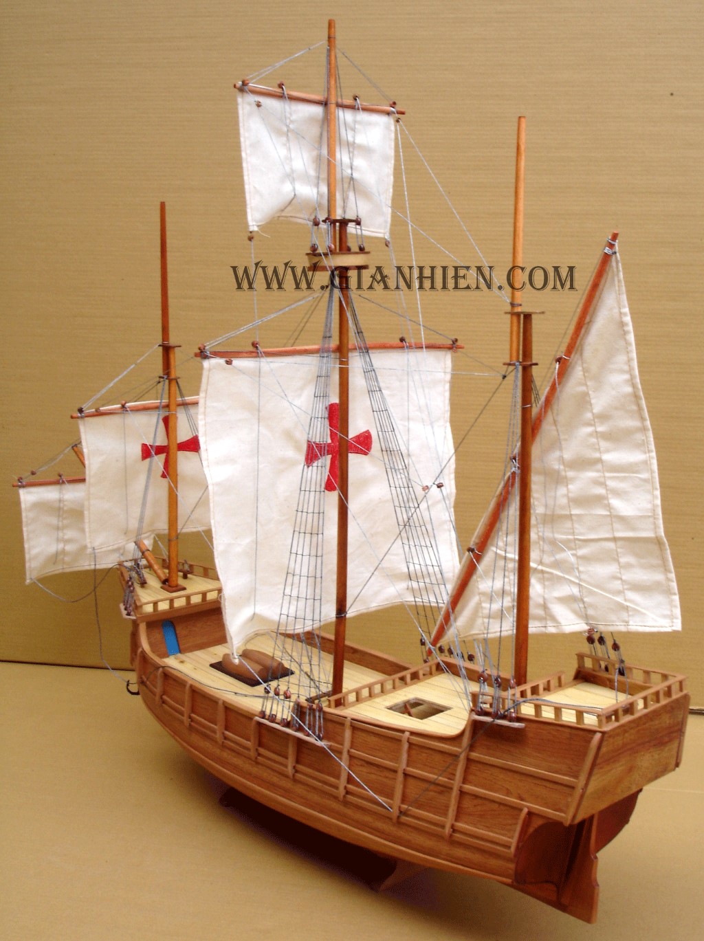 Zarif Yelkenli Tekne Dekoru - Şık Denizcilik Ev Aksesuarları